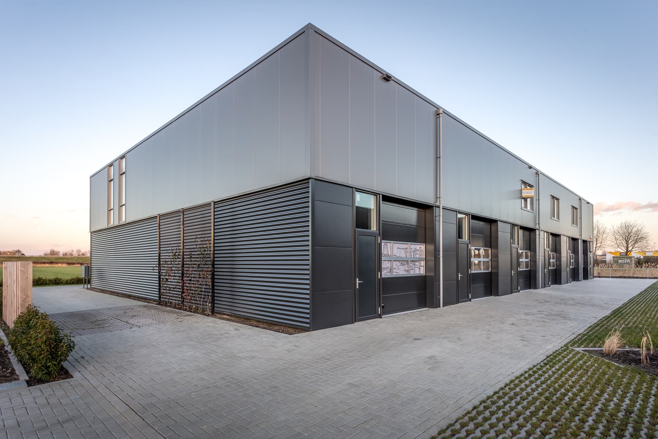 12 bedrijfsunits Koornmarktpoort Dronten – DBBO